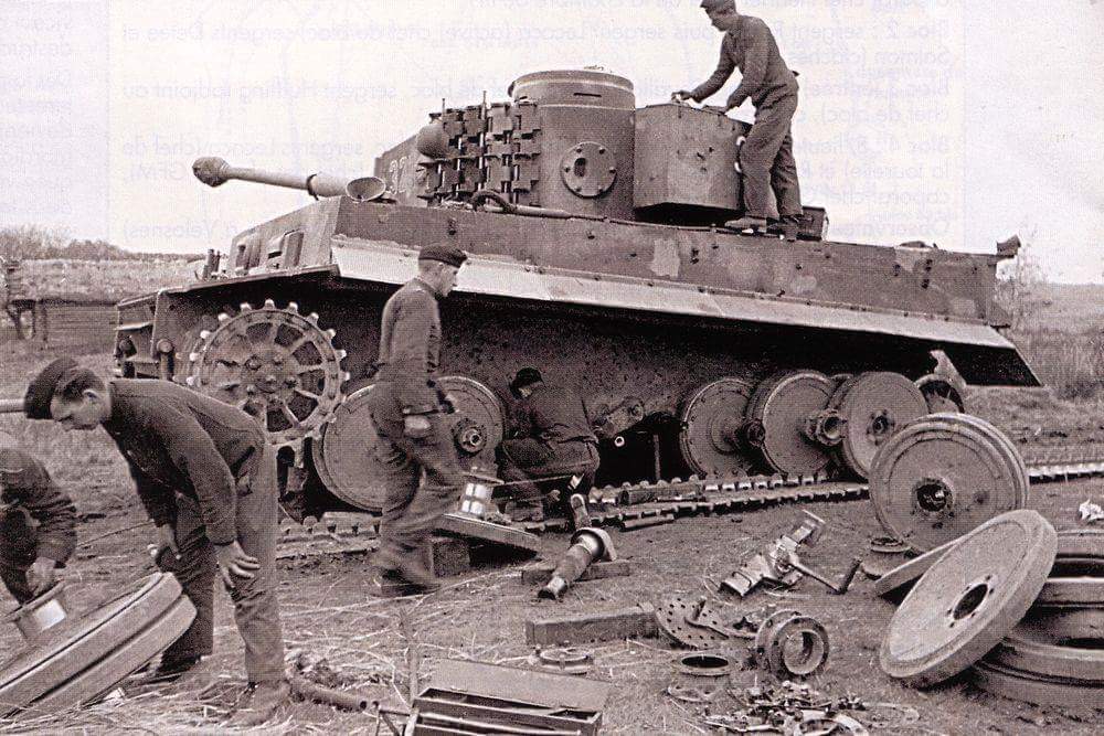 Photo of the Day: Tiger Tank suspension repair – Tank and AFV News