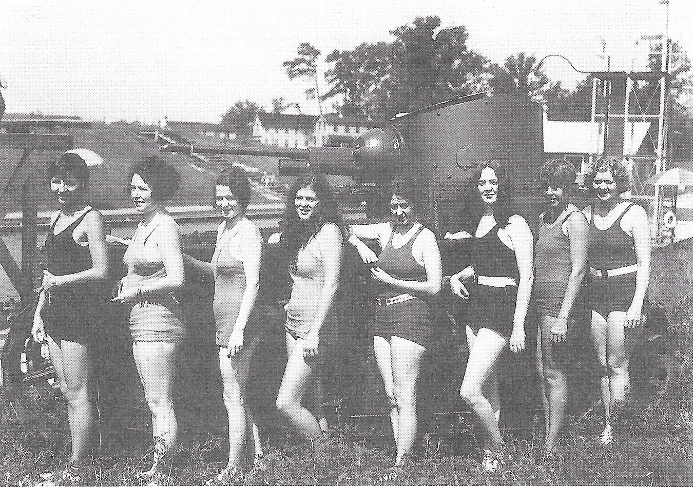 Photo of the Day: Cunningham tank a hit with the Ladies – Tank and AFV News