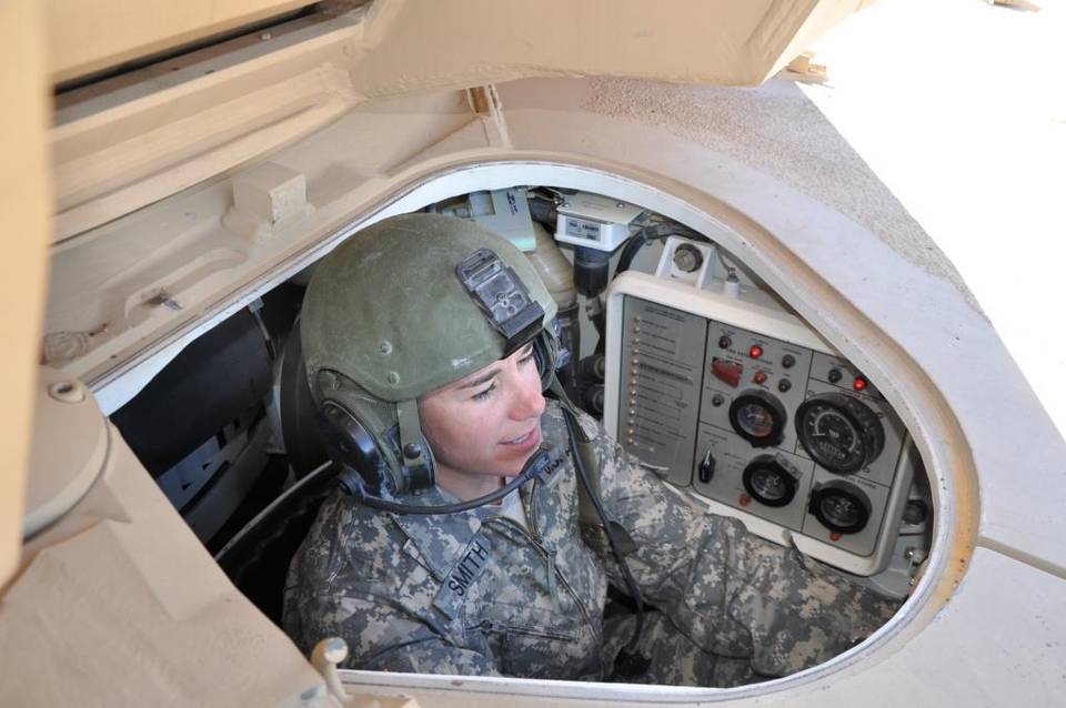 US Graduates First Female Tank Crew Member – Tank and AFV News