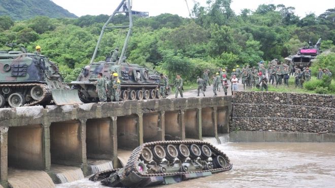 Taiwanese CM-11 Brave Tiger tank falls from bridge, killing three ...