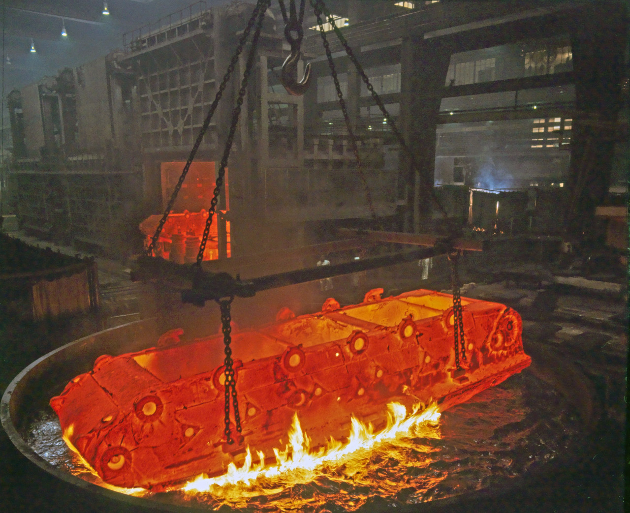 Photo of the Day: Casting a Tank Hull – Tank and AFV News